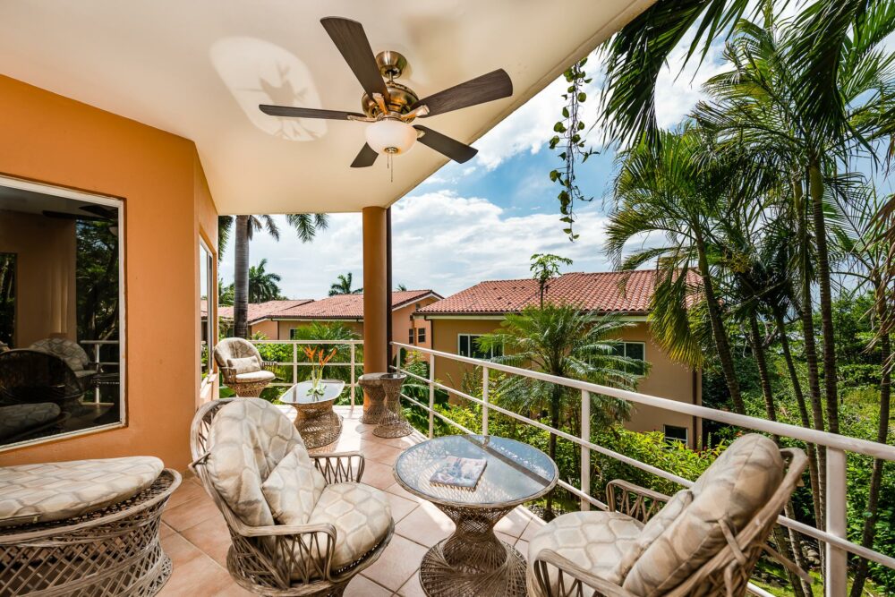 Beachfront King Bed Full Ktch, Pool & Large TV! - RPM Vacation Rentals